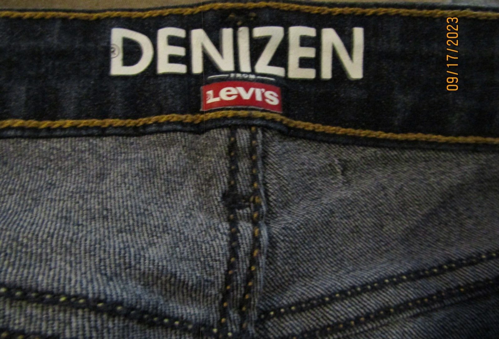 Levis Denizen cuffed stretch denim capris in size 12 … - Gem