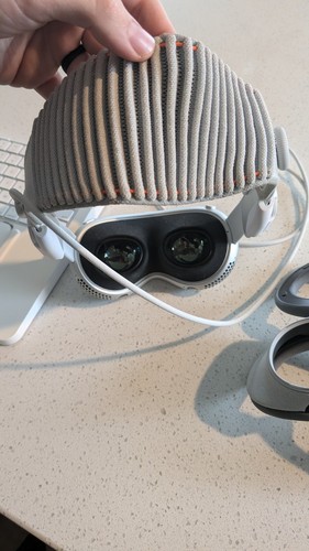 Apple vision pro 256 GB, Small Solo Strap, Magic Keyboard & trackpad 21 ...