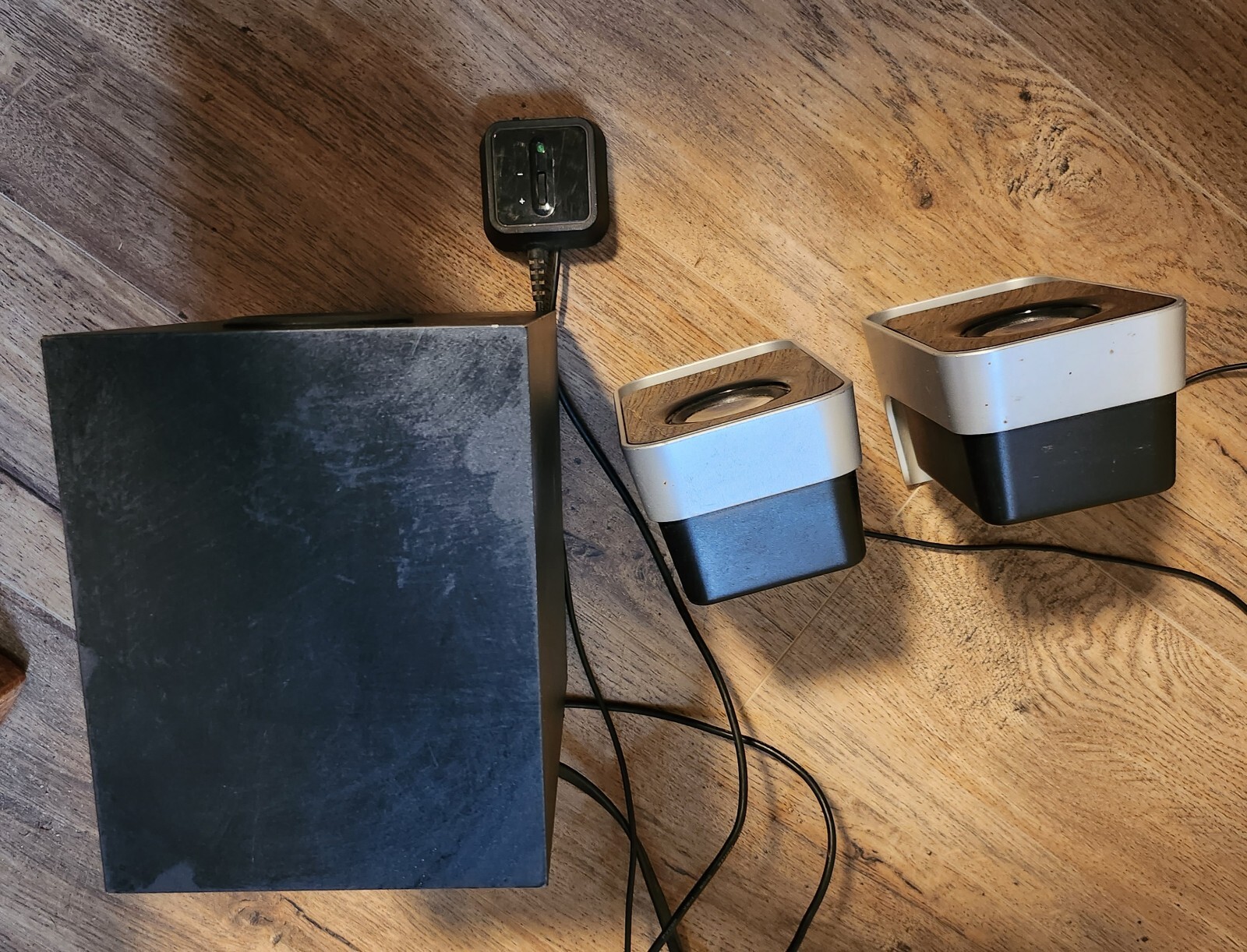 Logitech LS21 Multimedia Stereo Speaker System Good working condition ...