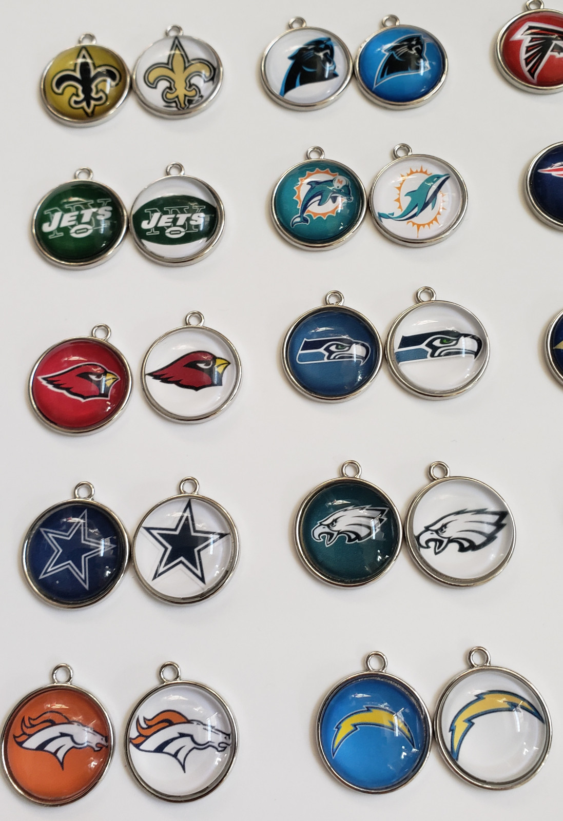 Sale Lot of 4,5 pcs top Glass made, Round shape charms of 32 NFL ...
