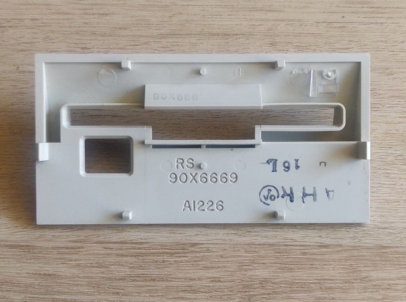 IBM PS/2 Model 60 Floppy Drive Bezel Fascia Big Button 90X6669 8560 ...