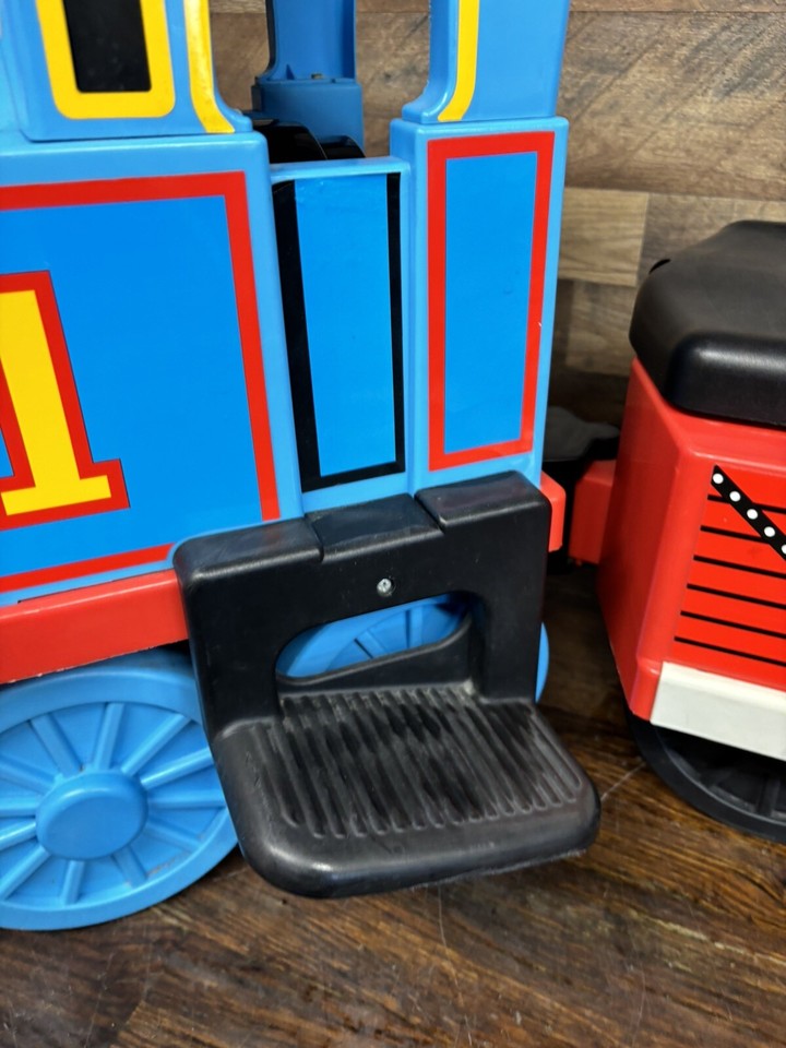 Thomas The Train Tank Engine Ride On 12 Train tracks Peg Pèrego ...