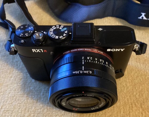 Sony DSC-RX1R 24MP Full Frame Compact Cybershot Digital Camera, Zeiss ...