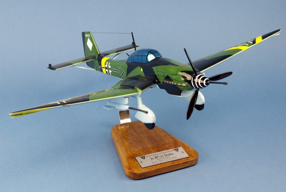 German Junkers Ju.87 G2 Stuka Hans-Ulrich Rudel Desk WW2 Model 1/32 AV ...