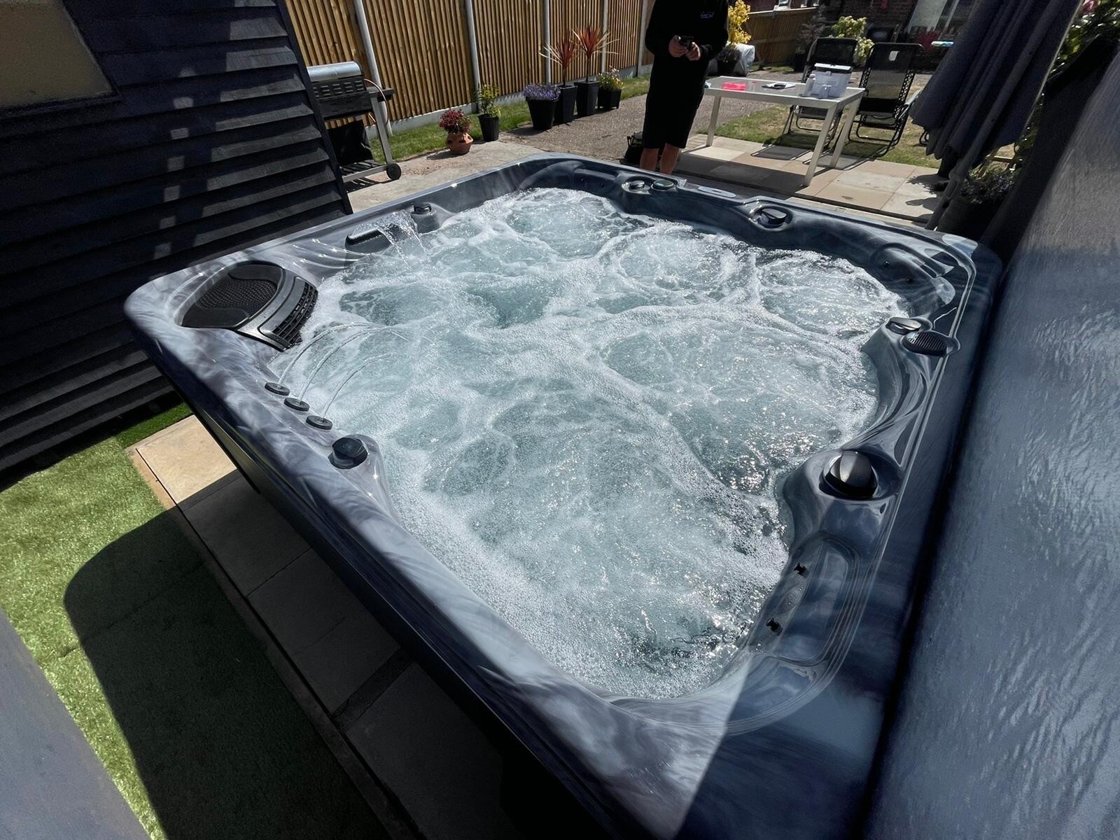 LUSO SPAS EX DISPLAY HOT TUB IN STORM CLOUD 4 PUMPS 75 JETS BALBOA HOT ...