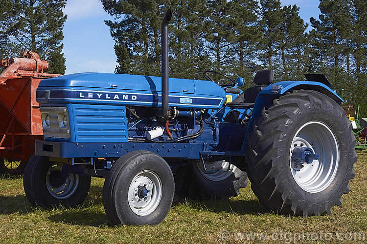 Leyland Light Blue Tractor Paint Machinery Plant Enamel Tractol 1 Litre ...