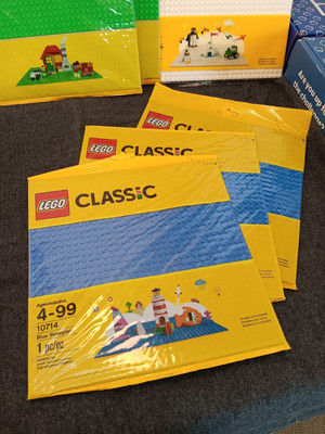 LEGO Classic 10700 Blue Baseplate – 32x32 Studs – Brand New & Sealed ...