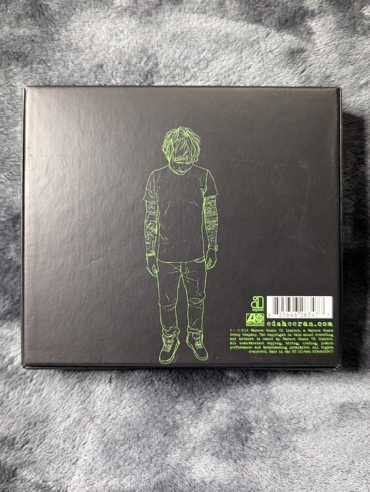 Ed Sheeran Multiply X Box Set - Signed Booklet, Stickers, Keychain, Etc ...