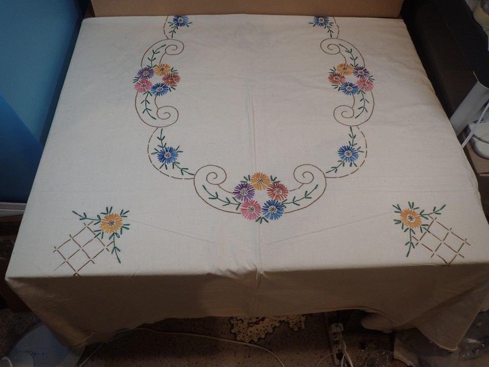 Lot of Vintage Embroidered Items Apron Tablecloths + Items to Complete ...