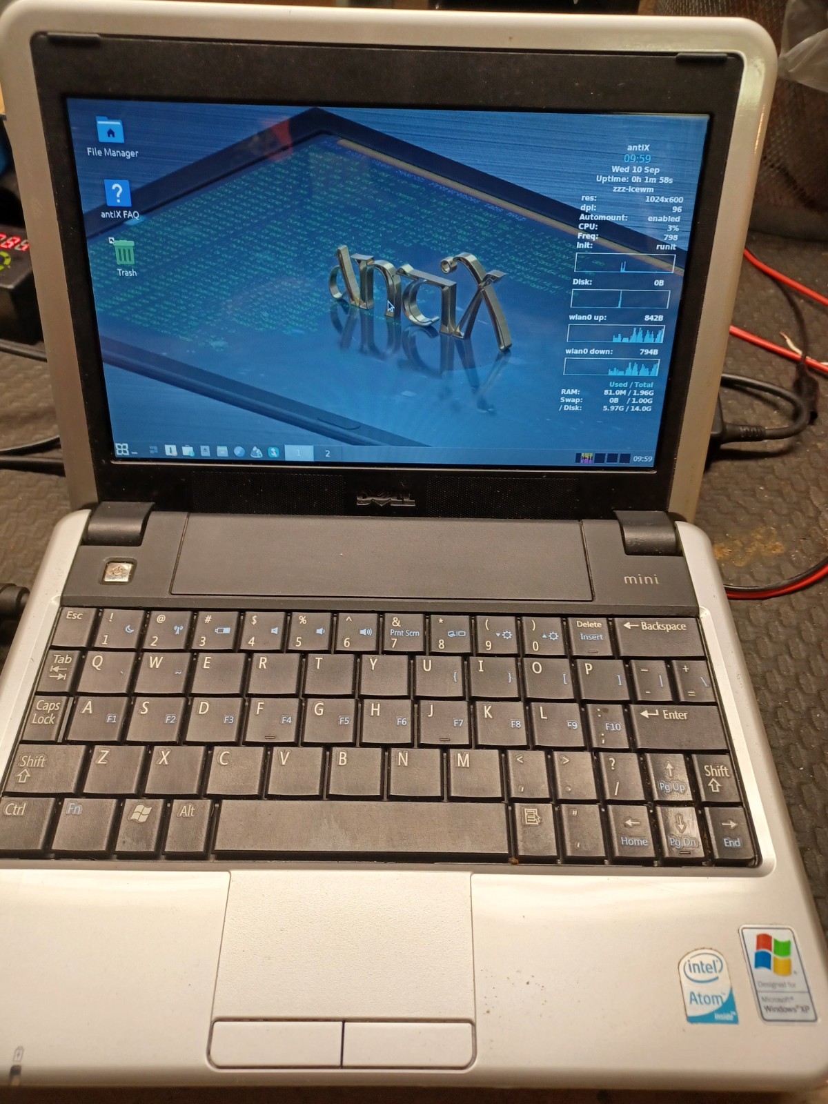 Dell Inspiron 9" 910 Mini Netbook Intel Atom- Upgraded/rebuilt to linux ...