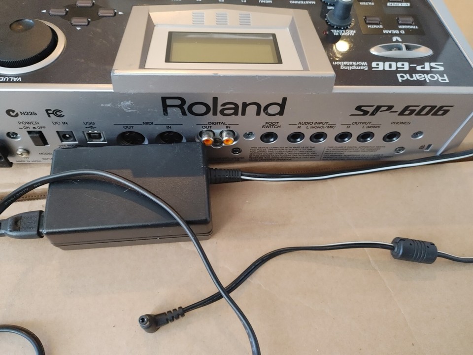 Roland SP-606 Sampling Workstation Groove/ Production Station | eBay