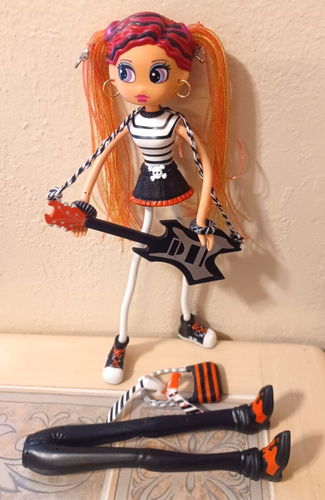 Betty Spaghetty Spaghetti Rockin Out 2007 - Repainted Hair - Goth Punk ...