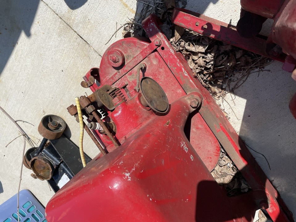 2 IHC International LA LB 1 1/2 - 2 1/2 HP Hit Miss Gas Engines Will ...