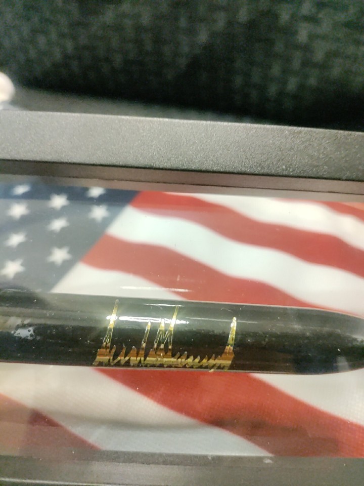 President Donald Trump Bill Signing Sharpie Marker. Comes In Display ...
