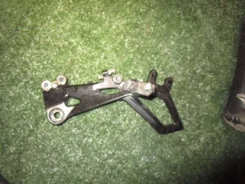 2016 KTM Duke 390 RC390 FRONT RIGHT FOOT PEG & BRACKET | eBay