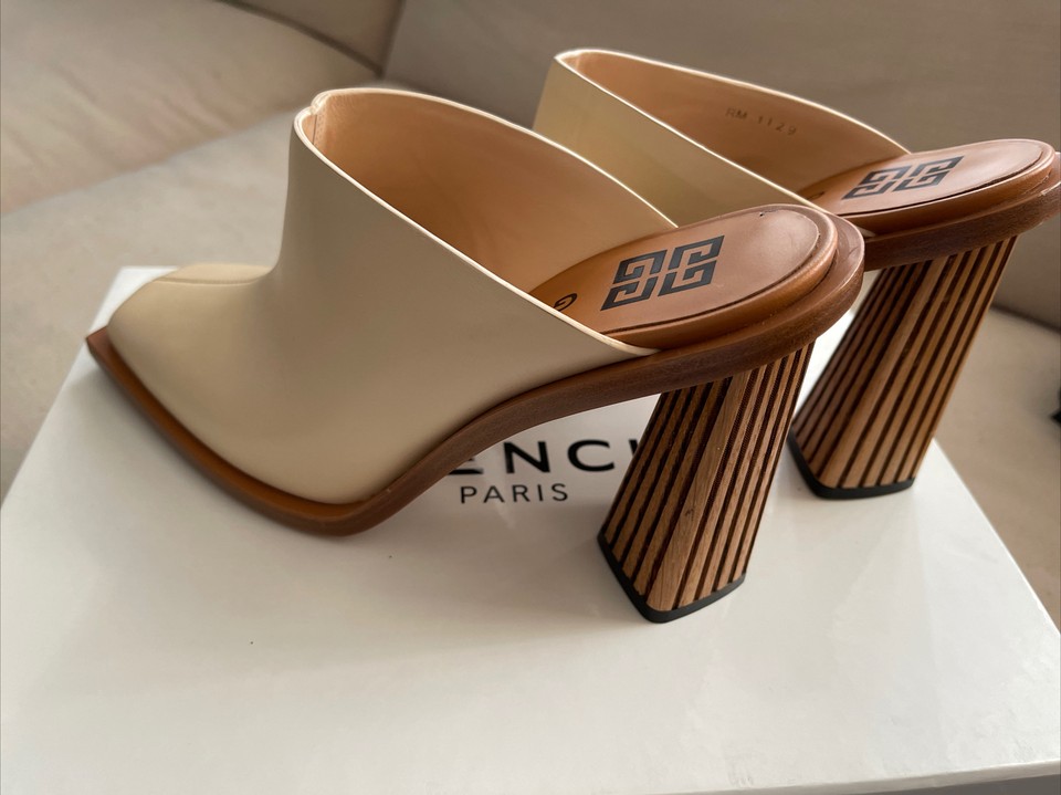 AUTH.GIVENCHY SHOW SQUARE TOE NEUTRAL COLOR MULES HEELS US 8.5/39 New ...