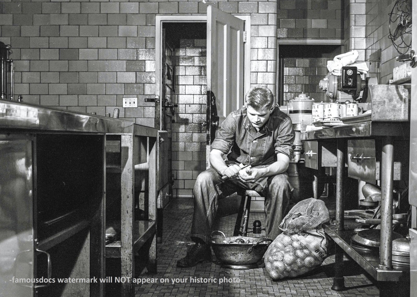 US Army KP Duty World War 2 PHOTO WW2 Kitchen Police Duty 1942 Soldier ...