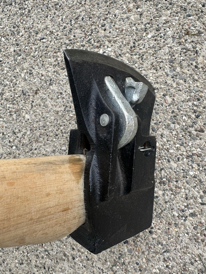 Chopper 1 One Wood Log Splitting Axe Maul Spring Loaded Spreaders Easy ...