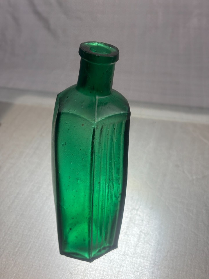 60857 Old Vintage Antique Glass Poison Bottle Green Hexagnol NTB ...