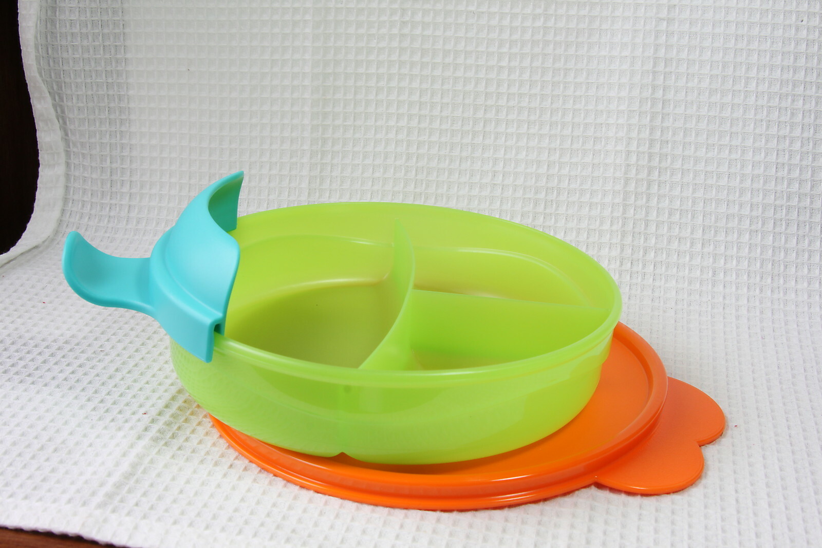 Tupperware Kids (new) CHILDREN'S DIVIDED DISH w/ 3 SECTIONS & SEAL ...