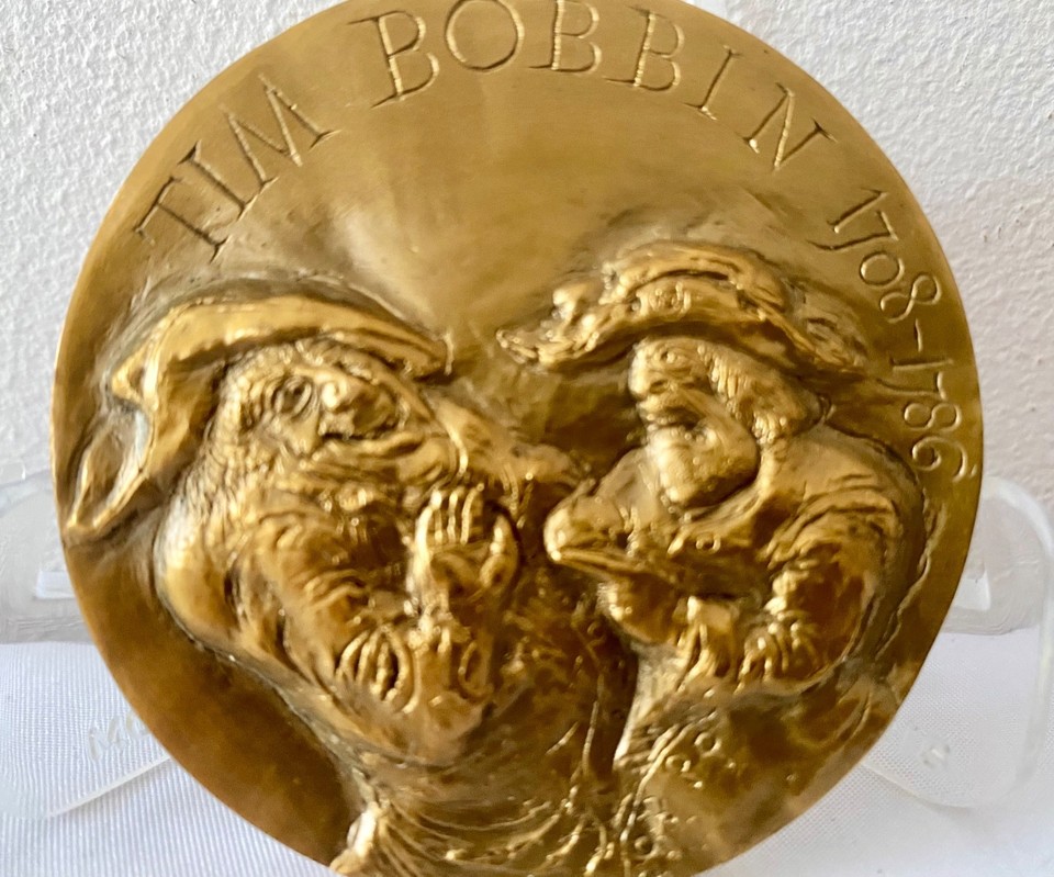 Medal Ronald Searle Tim Bobbin Bronze medallion (1978) Six Fathers Of ...
