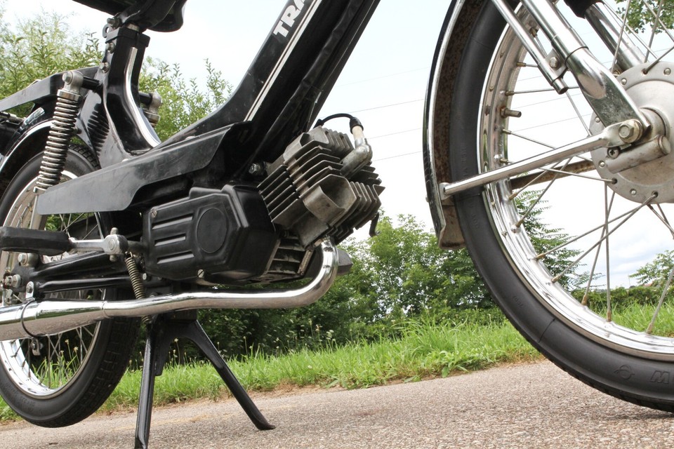 Vtg 1982 TRAC Eagle I STD 49cc 50cc Moped **RUNS but LEAKS GAS ...