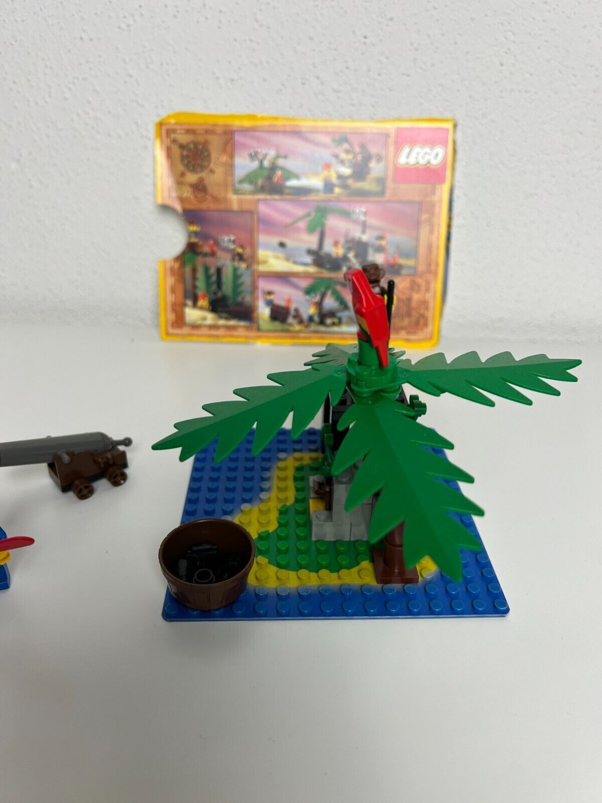 LEGO Pirates 6260 Shipwreck Island Classic Pirates with instructions ...