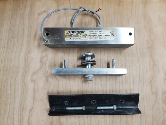 Securitron M32 Magnalock 12VDC 600lb maglock w/bracket, Tested ...