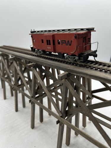 HO Scale Red FW #520 Caboose Model Train Car with Trucks and Couplers ...
