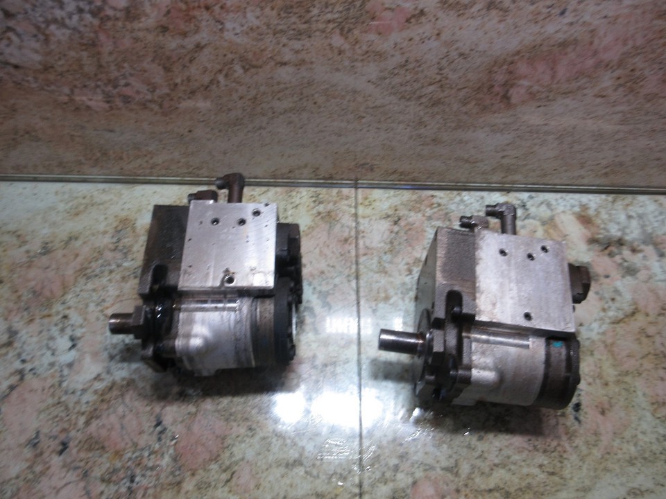 NIPPON GEROTOR INDEX TURRET MOTOR 25603788 MFG 0404 DOOSAN Z290 CNC ...