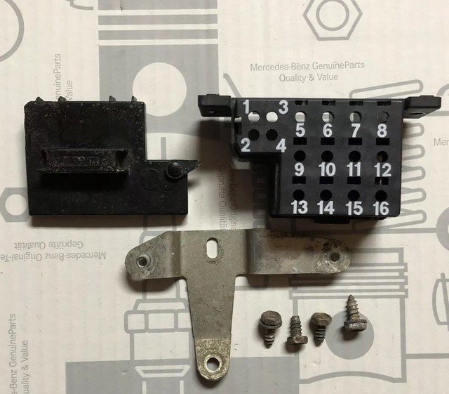 Mercedes-Benz W124 Diagnostic Connector with Cover and Bracket | eBay