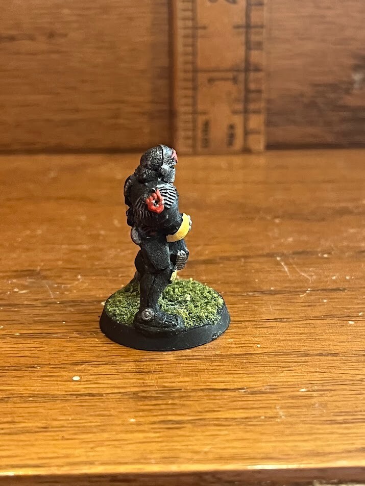 Warhammer 40K Necromunda Adeptus Arbites Enforcer Shotgun painted metal ...