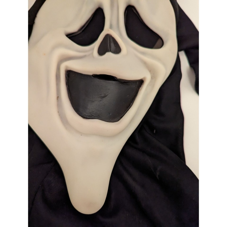 VTG Easter Fun Ghost Face Horror Movie Grin Smile short chin full black ...