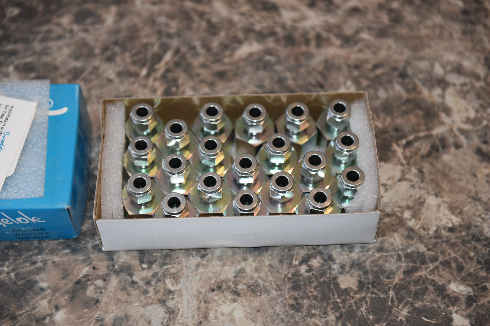 Box of (20) Swagelok S-500-7-8RG 5/16 tube to 1/2 threaded female | eBay