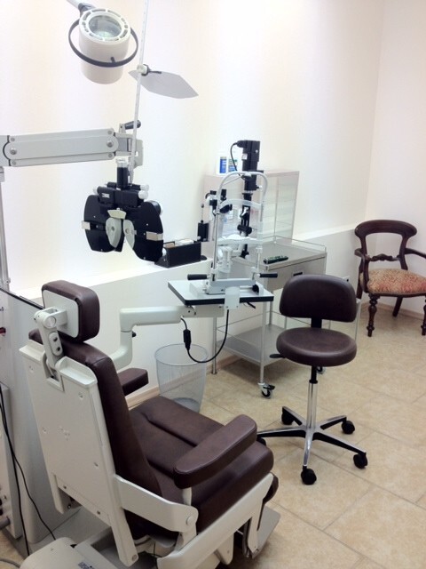 Woodlyn Deluxe Handicap Accessible Lane Package - Optometry Chair ...