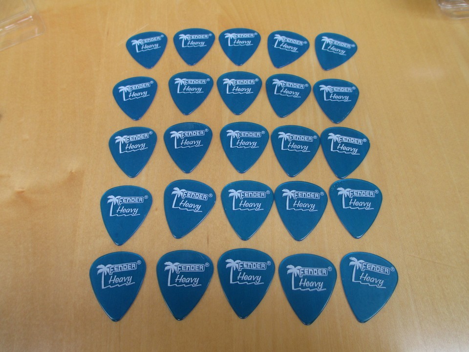25 FENDER GUITAR PICKS - CALIFORNIA CLEAR 351 TYPE IN "LAKE PLACID ...