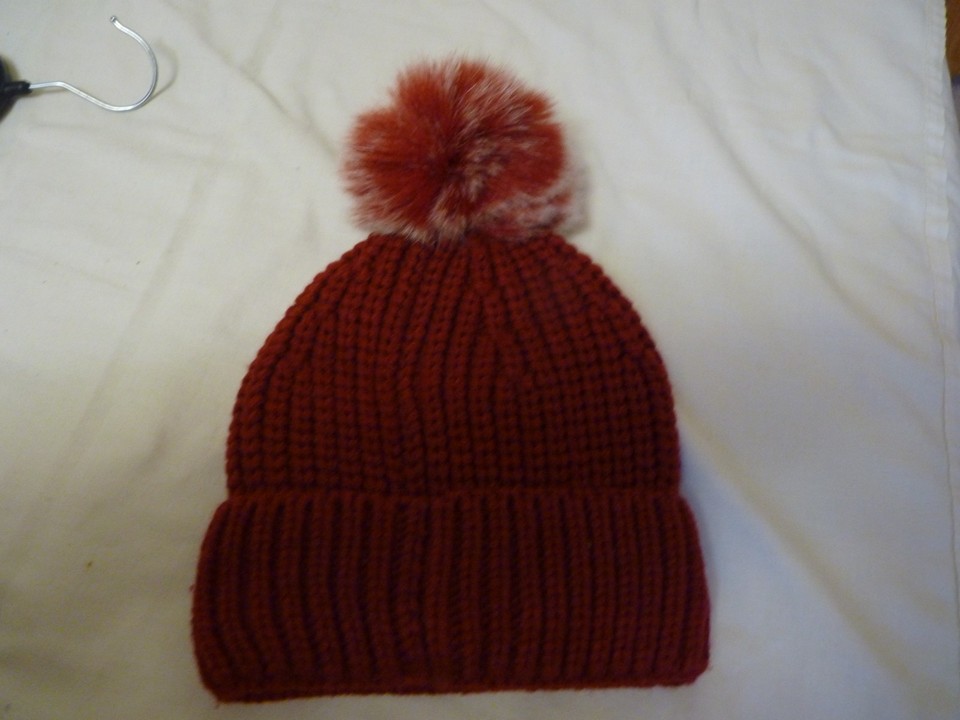 M & S LADIES CHUNKY KNIT BOBBLE HAT BNWT DEEP RED | eBay UK