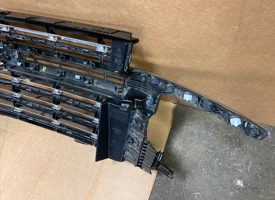 OEM 2021-2023 Chevrolet Tahoe Suburban Grille Assembly w/ Emblem ...