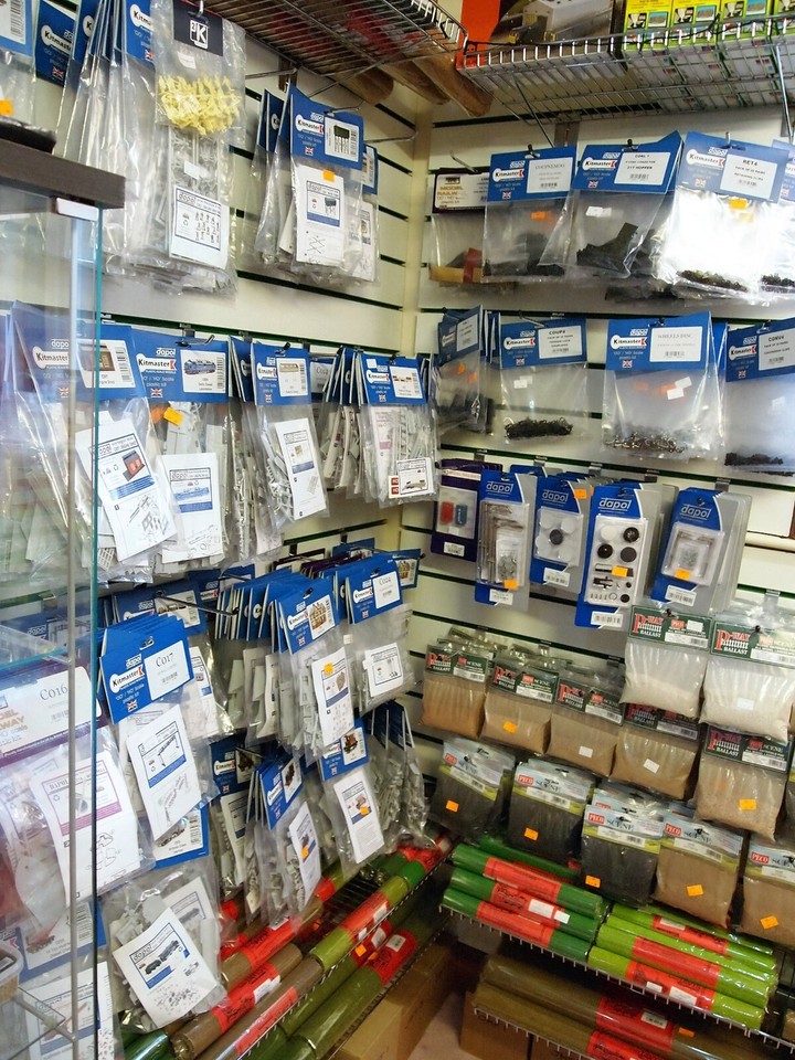 Trumpeter 09581- Russian T-80UD MBT Early Tank 1/35 Scale Plastic Kit ...