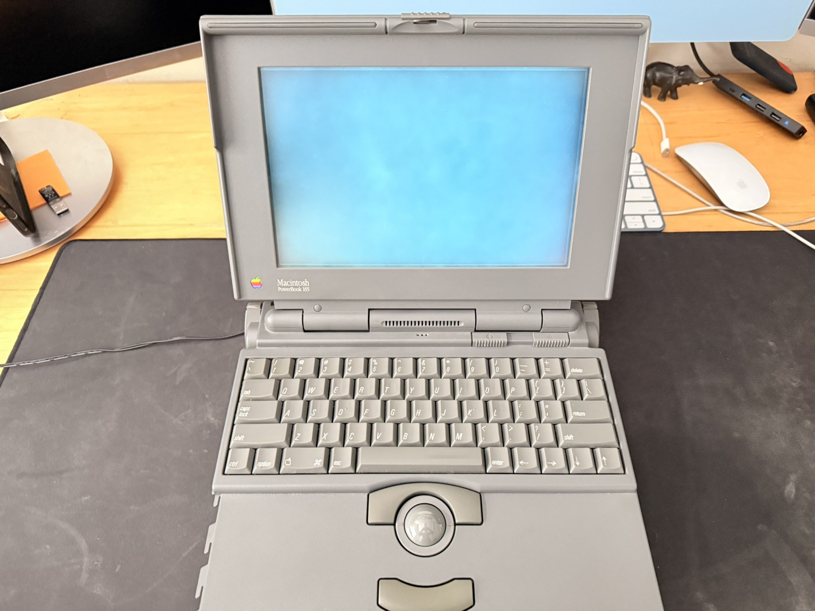 Apple Macintosh PowerBook 165 M4440 *Powers On*のeBay公認海外通販｜セカイモン