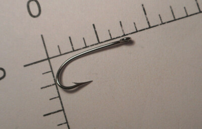 100 MUSTAD HOOKS no.8 Kendal KIRBY FISHING RINGED BRIGHT 4EX STRONG ...