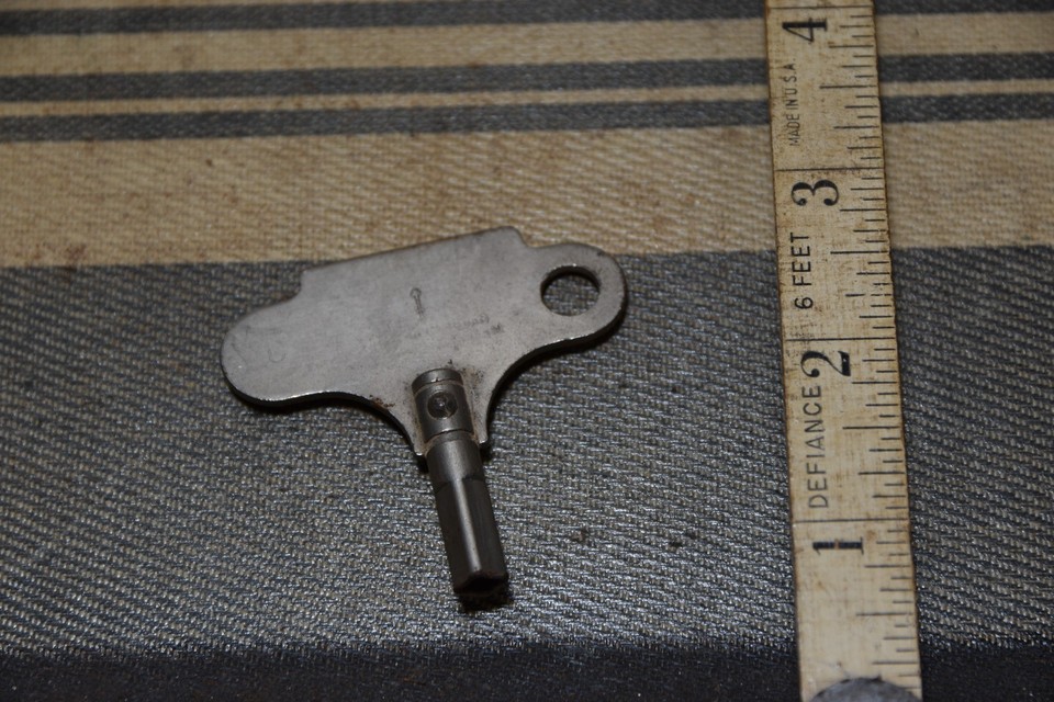 Vintage MECCANO J Gauge For Rails MODEL TRAIN Toy CLOCKWORK Winding KEY ...