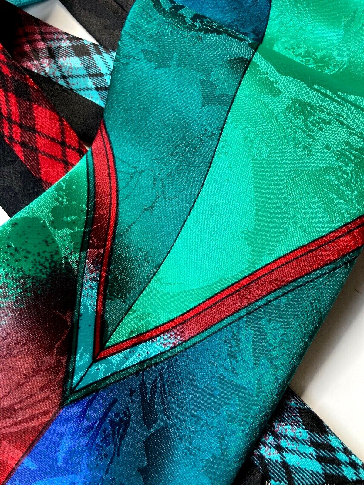 GIANNI VERSACE VINTAGE '90s MODERN ART INITIAL V TIE … - Gem