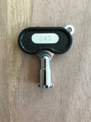 OEM PACHISLO SLOT MACHINE DOOR KEY # 040 for Monkey vs Crab Battle 2002 ...