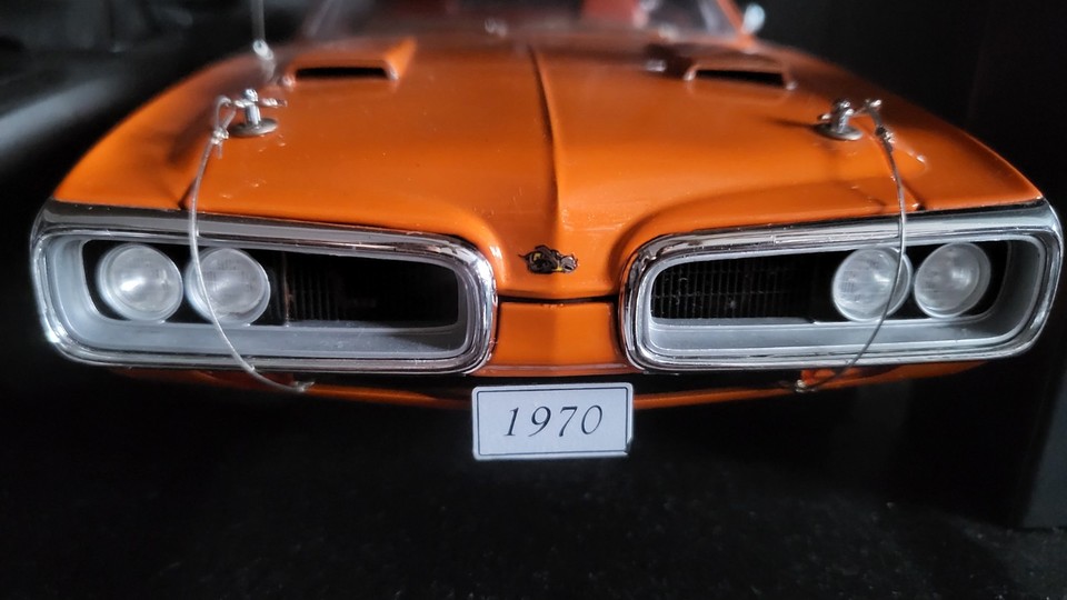 1970 DODGE CORONET SUPER BEE GO MANGO BLACK STRIPE 1:18 GMP 18956B RARE ...