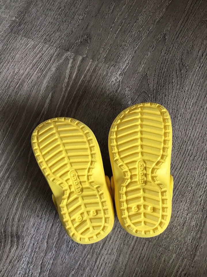 Crocs Kids Classic Size 8 C8 Lined Clogs Shoes Fuzzy Yellow Lemon Girls ...