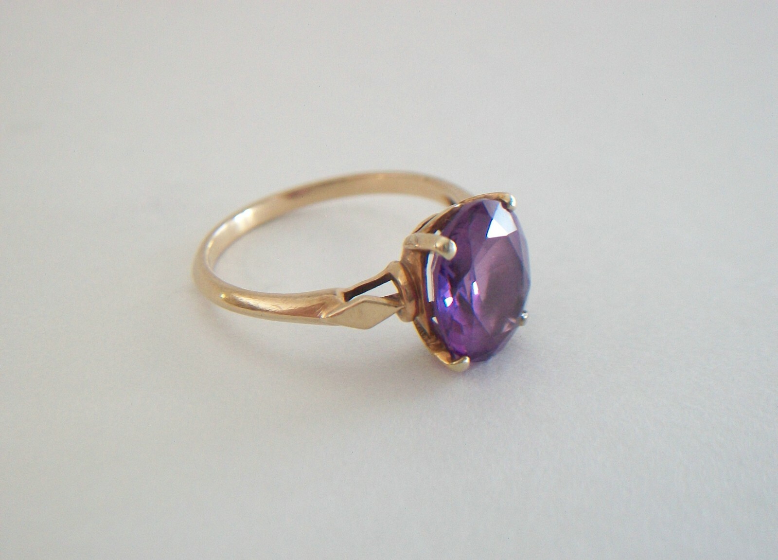 ARTHUR M. ANDERSON - Amethyst & 10K Gold Ring - United States - 20th ...