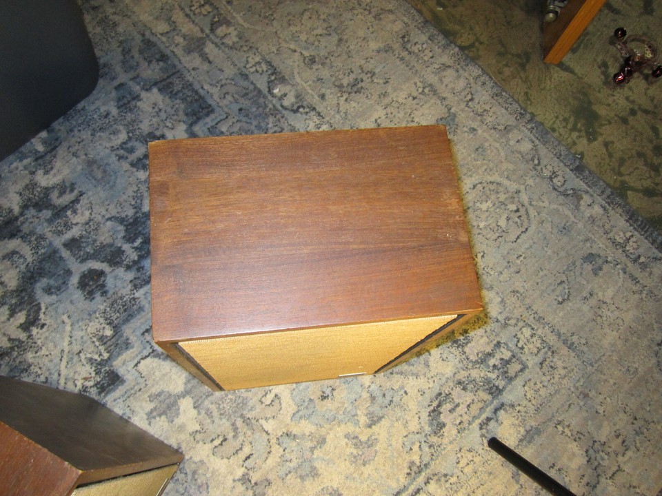 KLH MODEL 32 WALNUT Floor Speakers Pair 8-OHMS Made in USA! | eBay