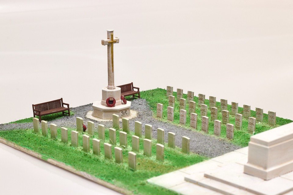 War Cemetery Monument Set OO GAUGE 1:76 Model Railway Scenery ...