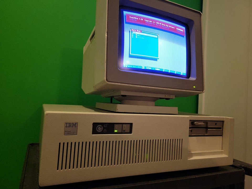 Vintage 1985 IBM AT 5170 VGA, 1.5MB RAM, 1.2MB FDD, 20 MFM HDD, 101 KEY ...